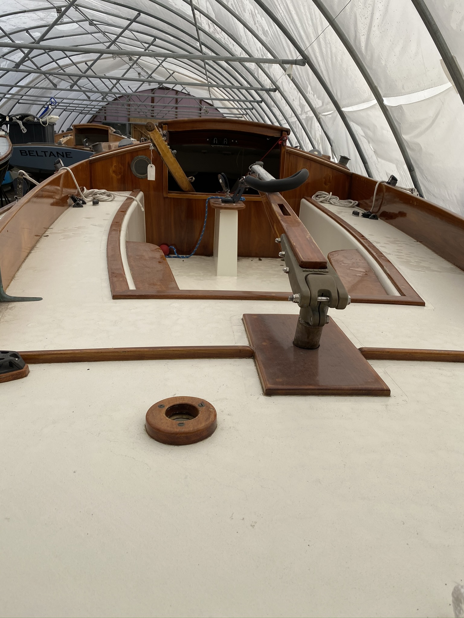 Amusing cockpit - EM Crosby Boat Works - Custom Boat Builders ...